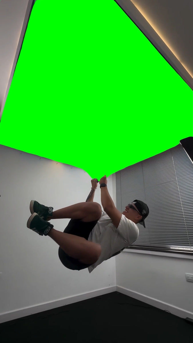 Man Stretching the Sky Ceiling meme (Green Screen) – CreatorSet